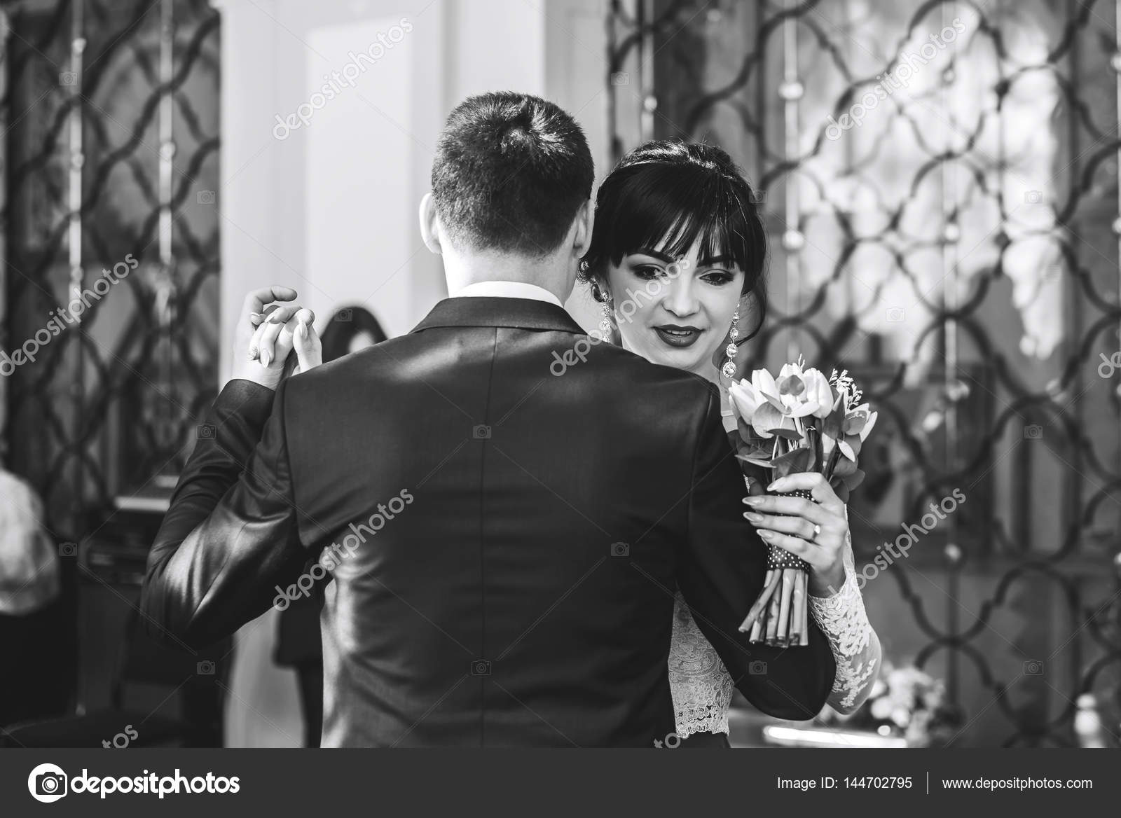 Wedding couple dancing on ceremony Stock Photo by ©bedya 144702795