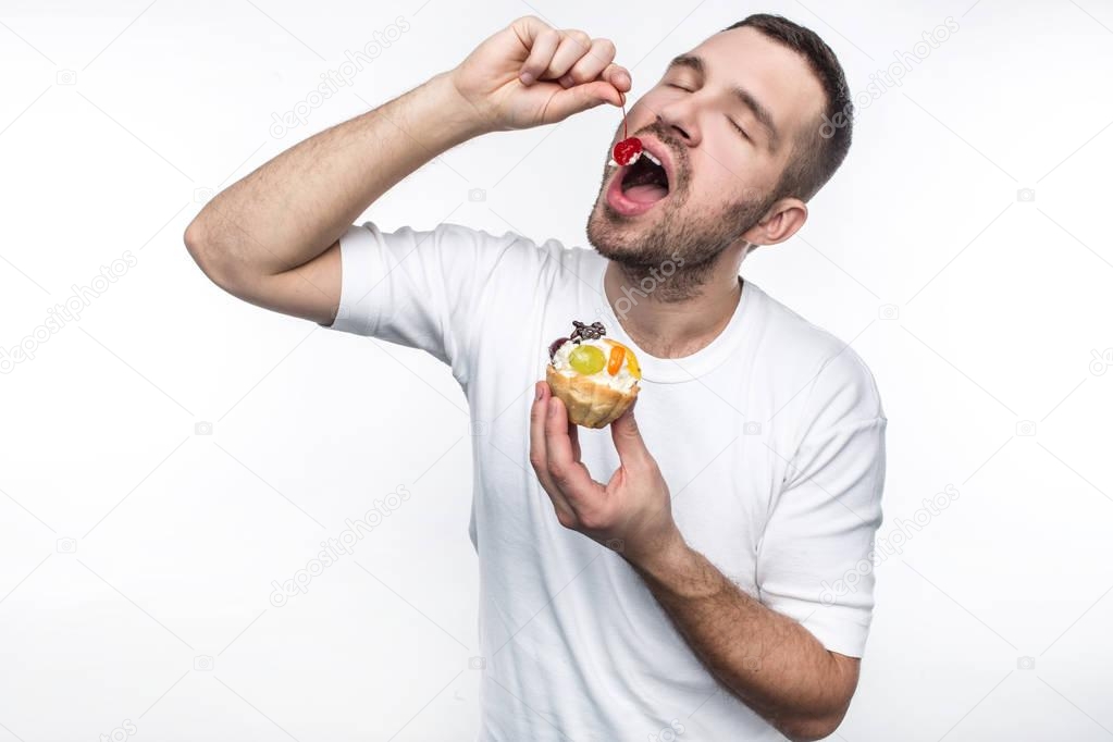 Este tipo no puede vivir sin comer comida dulce y malsana. Esta vez se ...