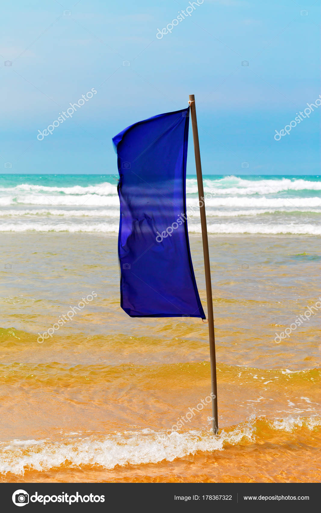 Blue flag on the beach Stock Photo by ©webkatrin1 178367322
