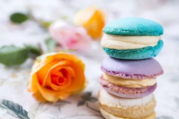 Macaroons and flowers Stock Photos, Royalty Free Macaroons and flowers ...
