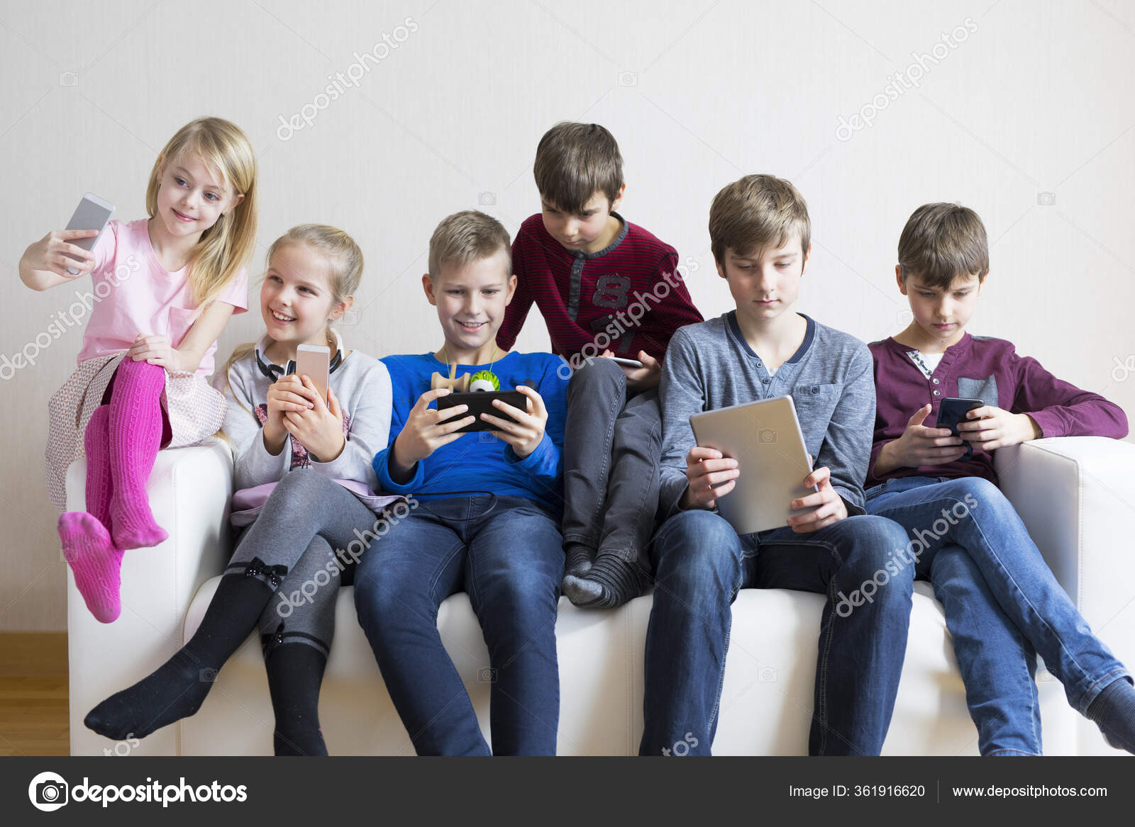 Kids Using Gadgets Device Addiction Concept — Stock Photo © grinvalds ...