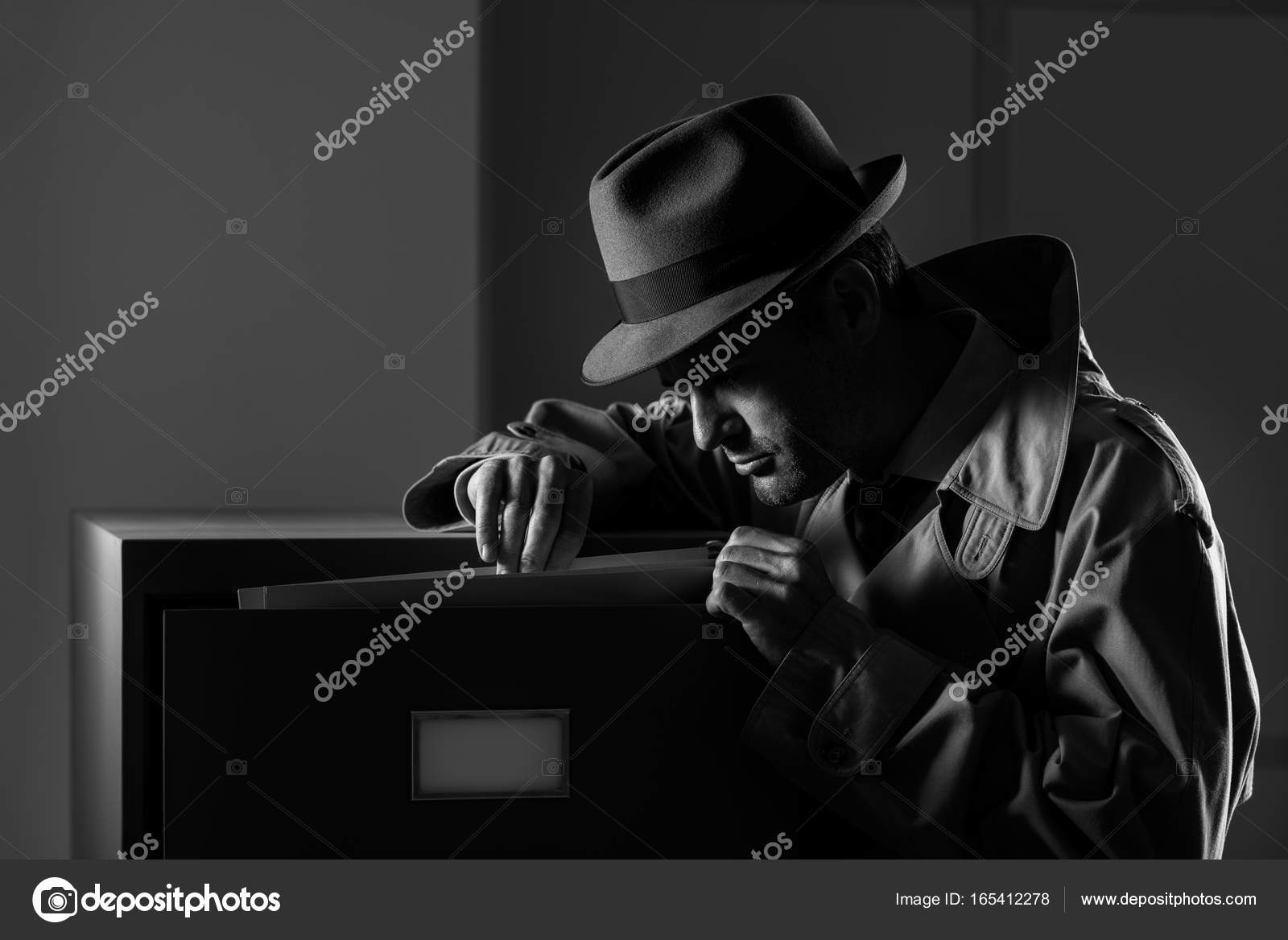 Espionaje encubierto robando archivos: fotografía de stock © stockasso ...