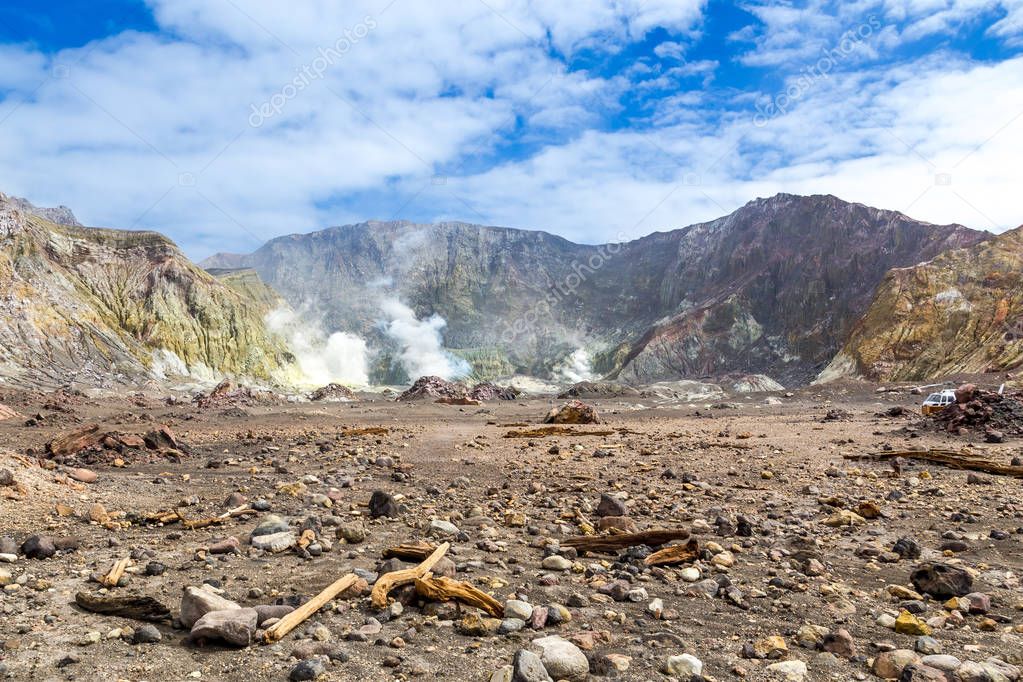 Volcán Activo en White Island Nueva Zelanda. Lago del cráter volcánico ...