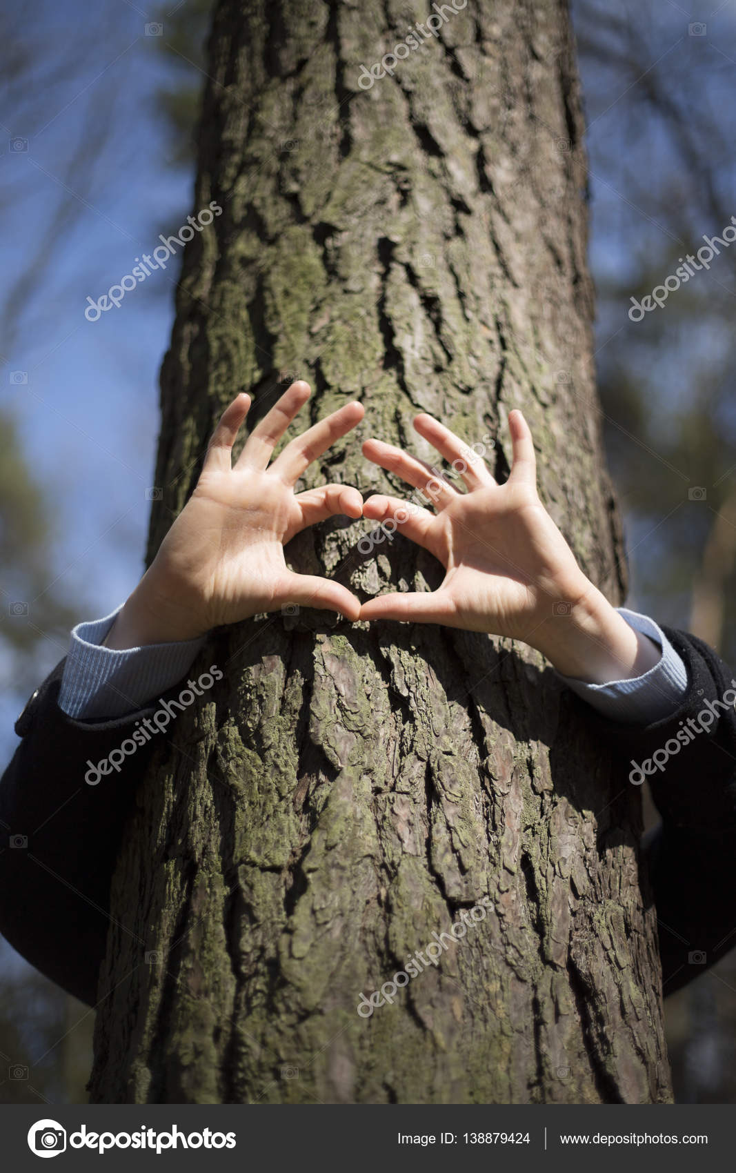 Woman shows love for nature — Stock Photo © MichalLudwiczak #138879424