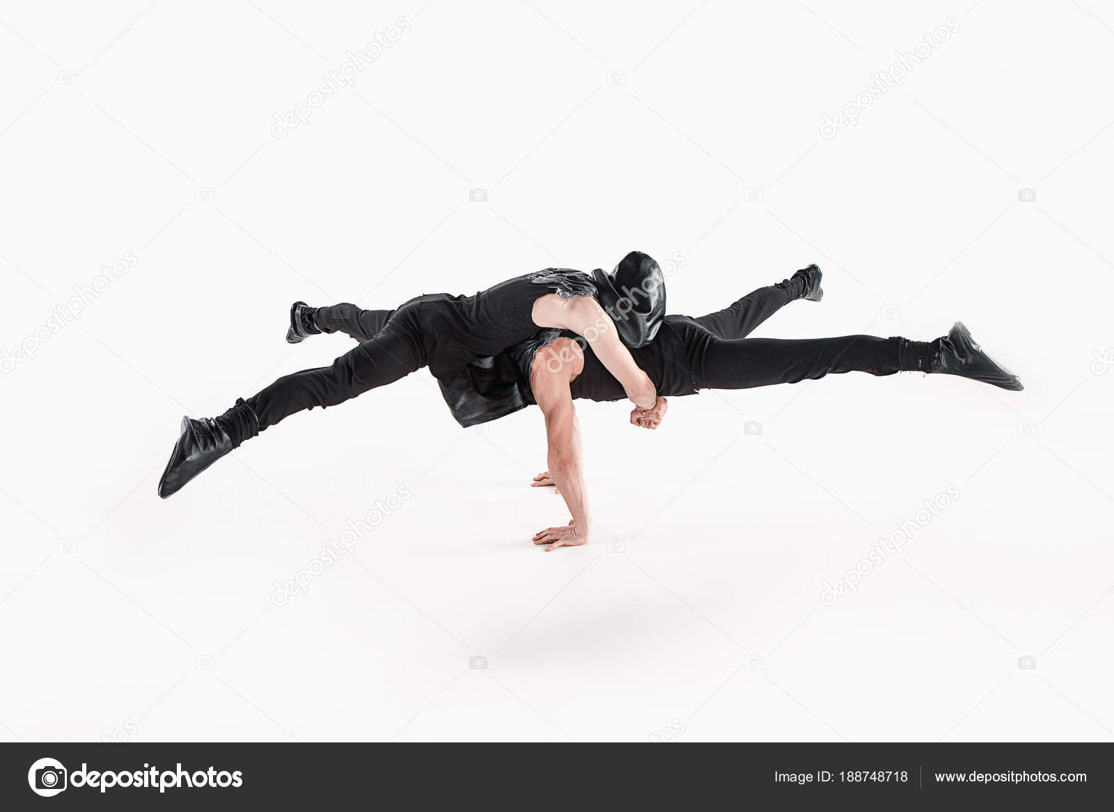 The group of gymnastic acrobatic caucasian men on balance pose — Stock ...