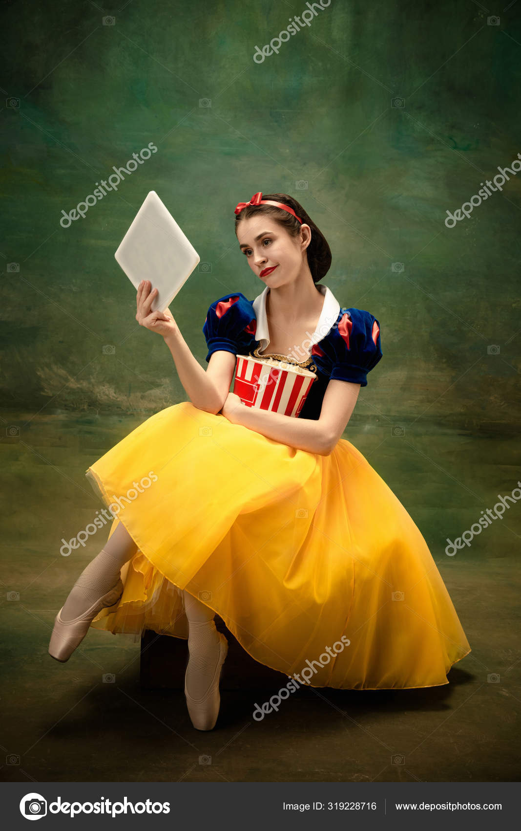 Modern Snow White Outfit