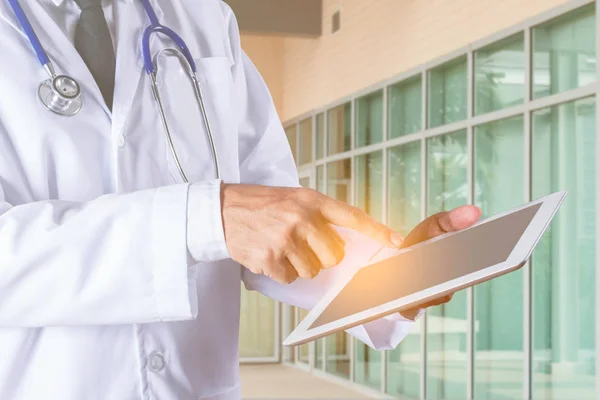 Doctor ipad Stock Photos, Royalty Free Doctor ipad Images | Depositphotos