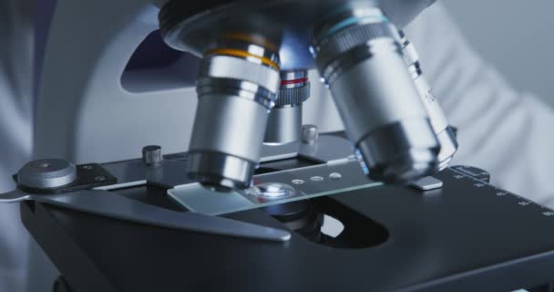 3,734 vídeos de Microscopio de vidrio, metraje de Microscopio de vidrio ...