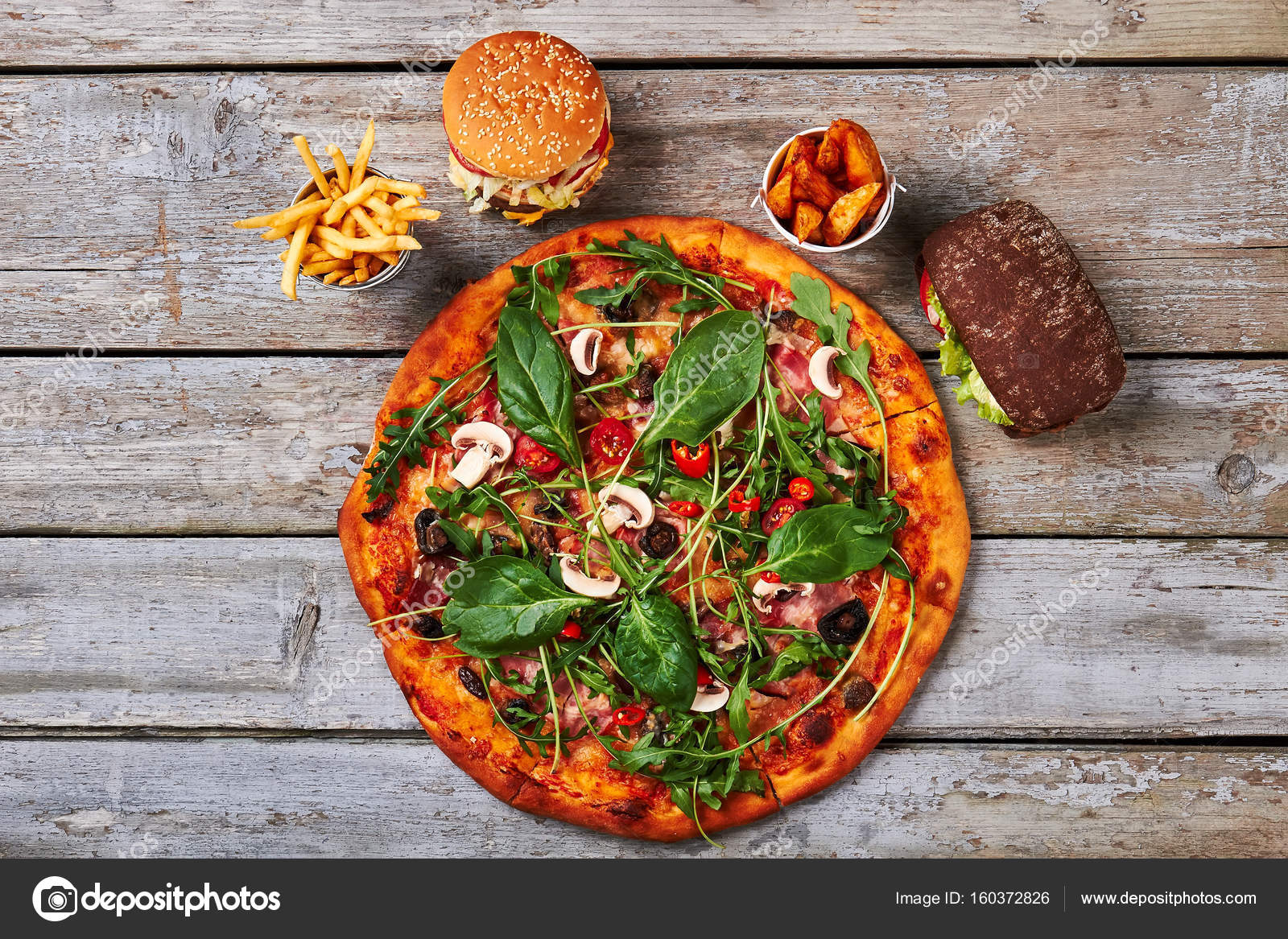 Pizza, sanduíches, batata frita. — Fotografia de stock © margostock ...