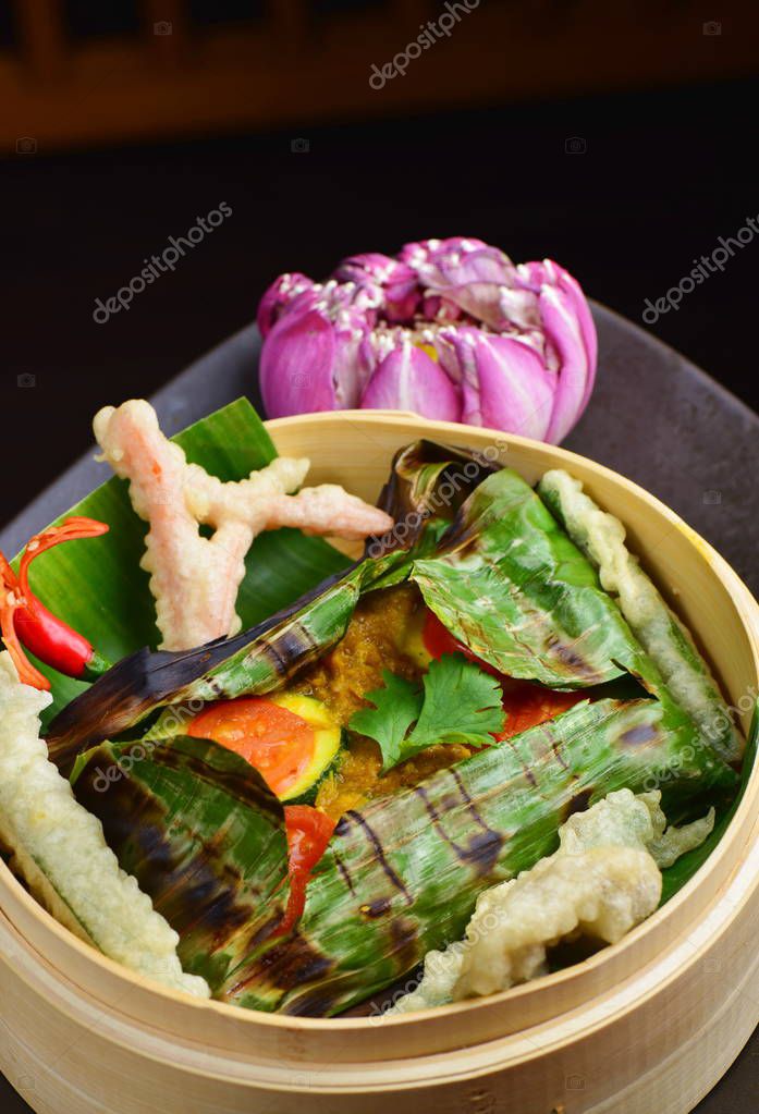 Filete de pargo rojo envuelto en hoja de plátano 2024