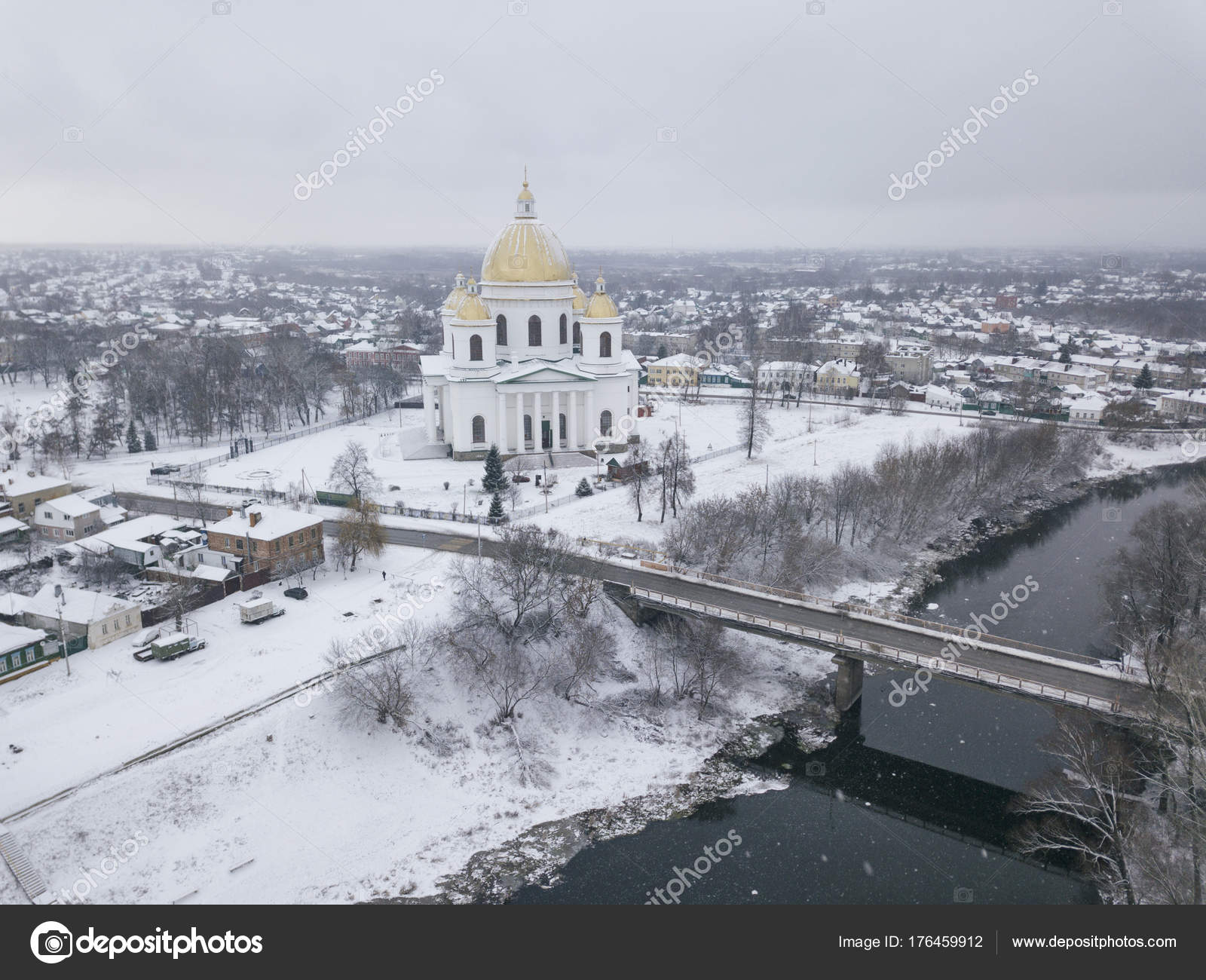 Morshansk city. Trinity Cathedral. River tsna — Stock Photo © Ukususha #176459912