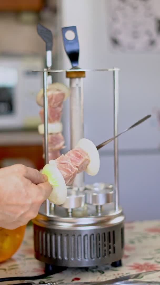 125 Electric skewer Stock Videos, 4K & HD Footage | Depositphotos