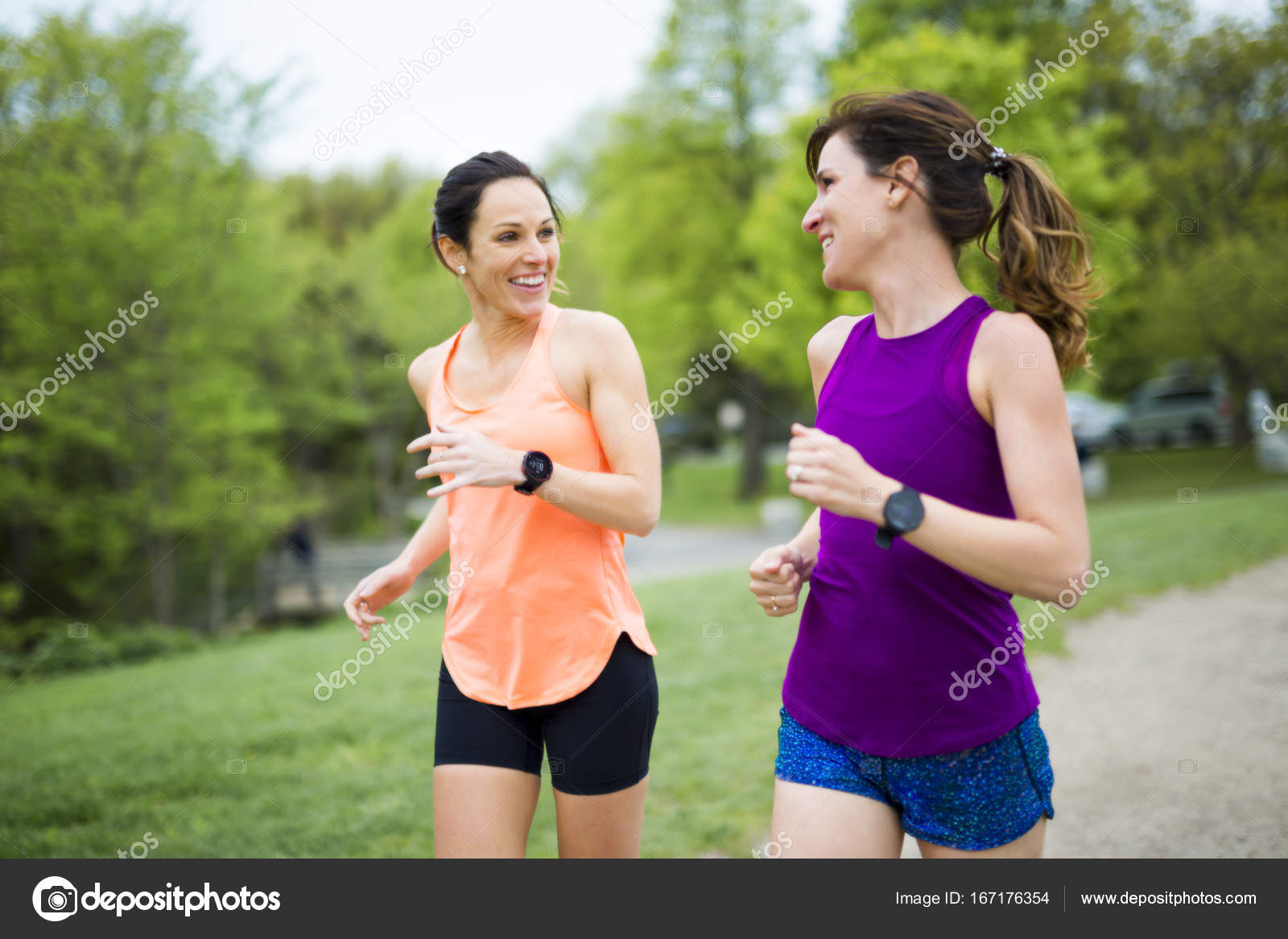 Two Beautiful Female Joggers Stock Photo by ©Lopolo 167176354