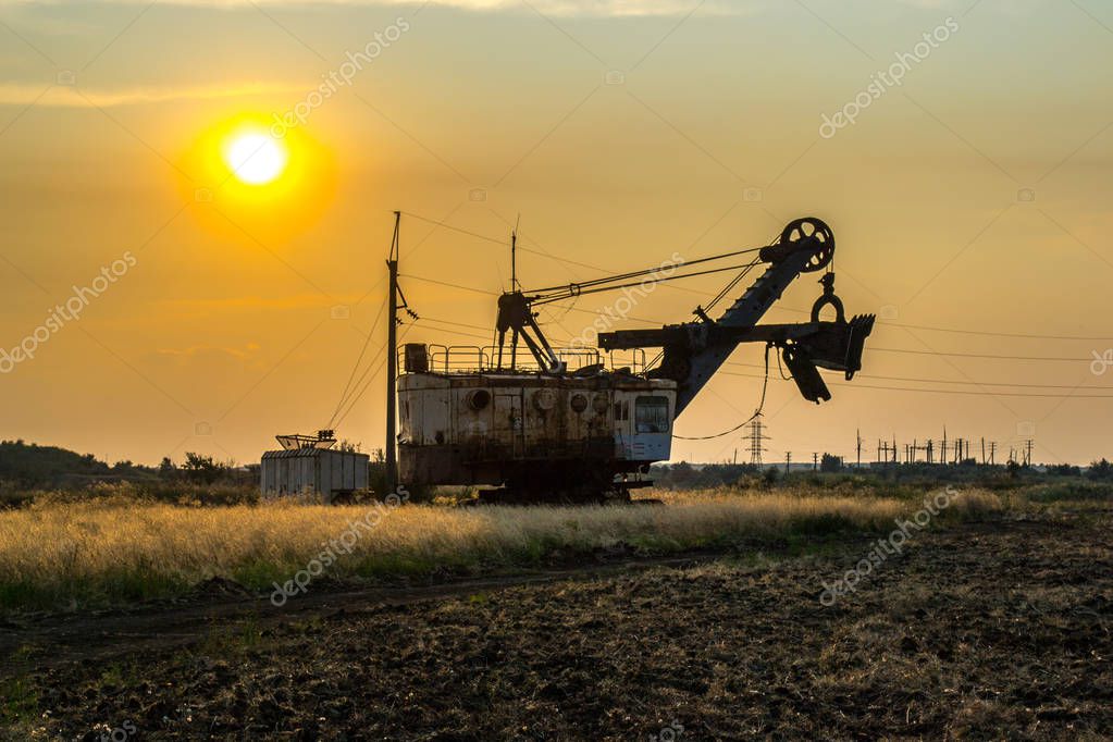 La excavadora más grande del mundo trabajando, Bagger 228, Ucrania ...
