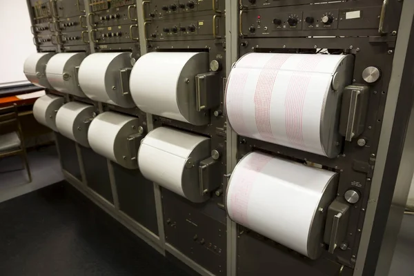 Seismograph Stock Photos, Royalty Free Seismograph Images | Depositphotos