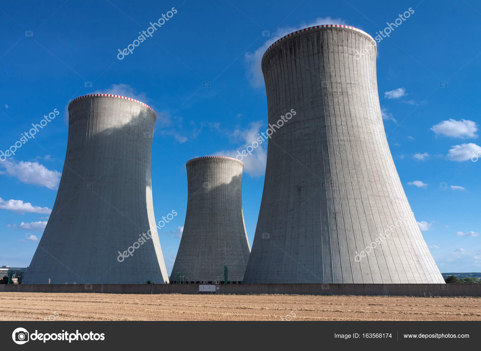 Nuclear power station, cooling towers against blue sky — Stock Photo ...