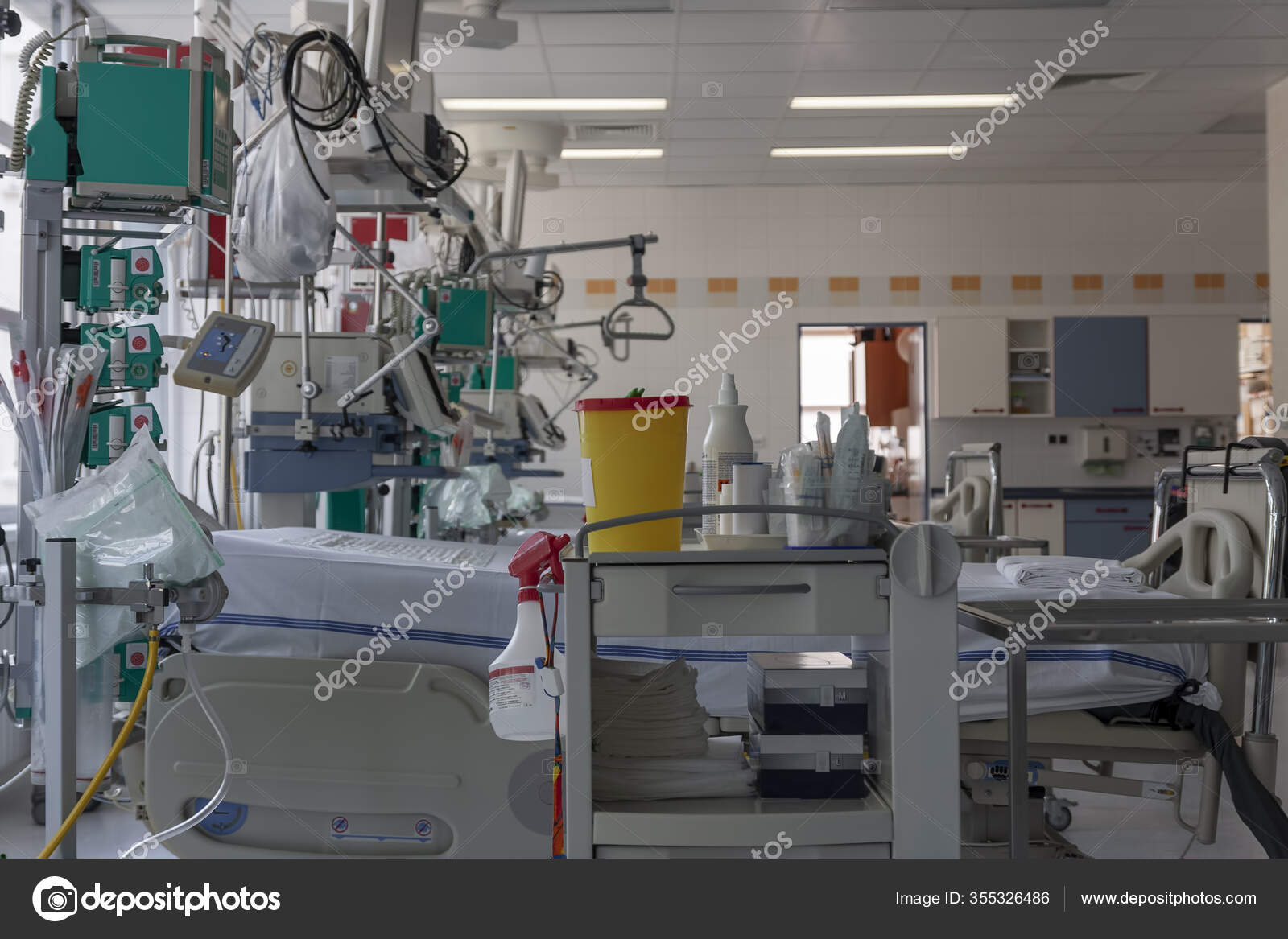 Intensive Care Unit Hospital Beds Monitors Ventilators Place Can ...