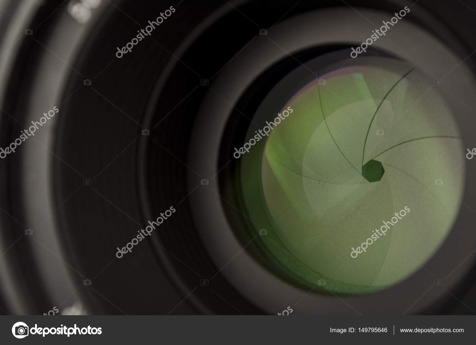 Camera lens with a closed aperture — Stock Photo © NcikName #149795646
