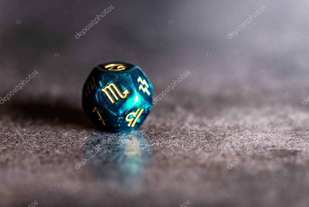 Astrología Dados con símbolo del zodíaco de Escorpio 2022