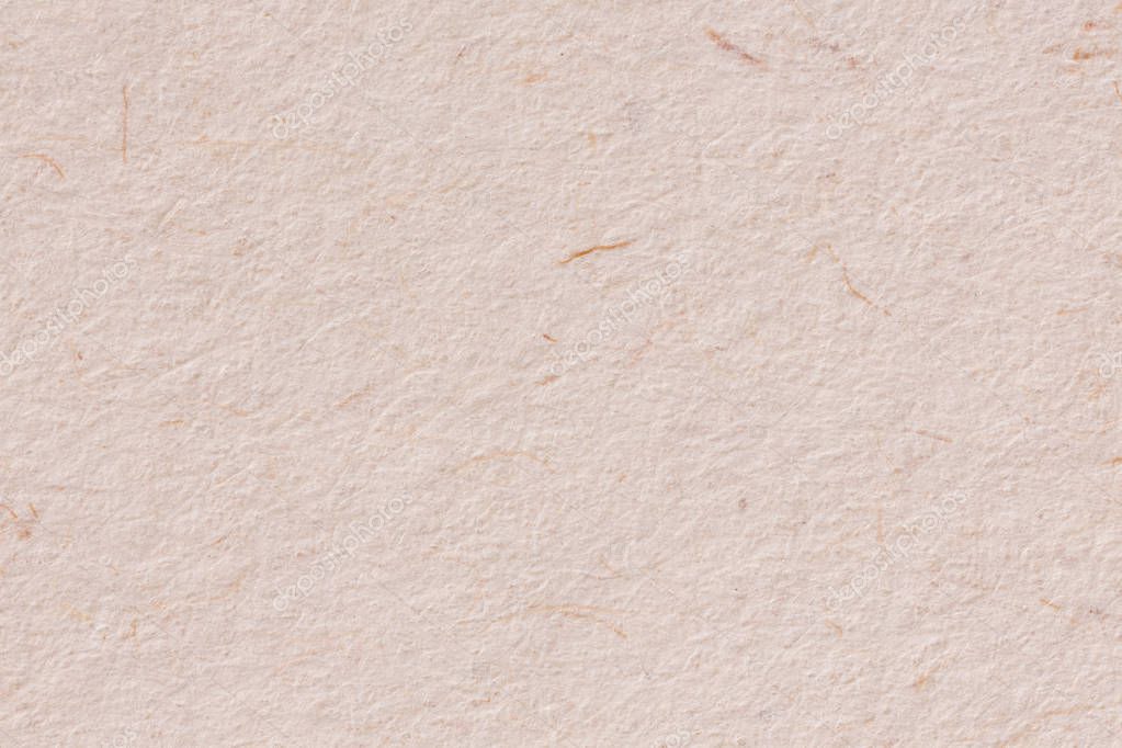 Fondo de textura de papel reciclado en tono amarillo crema. 2024