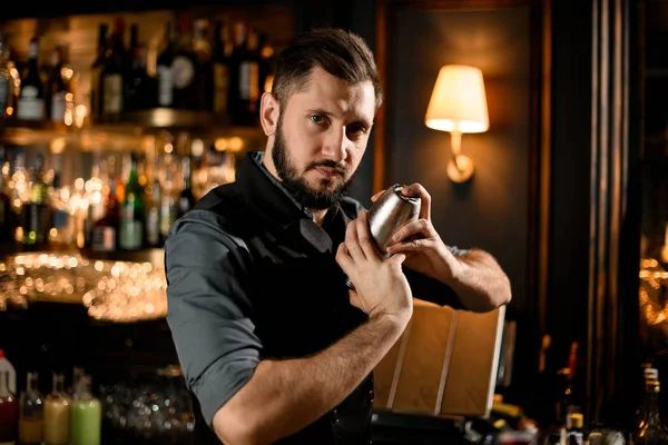 Barman masculino Stock Photos, Royalty Free Barman masculino Images | Depositphotos