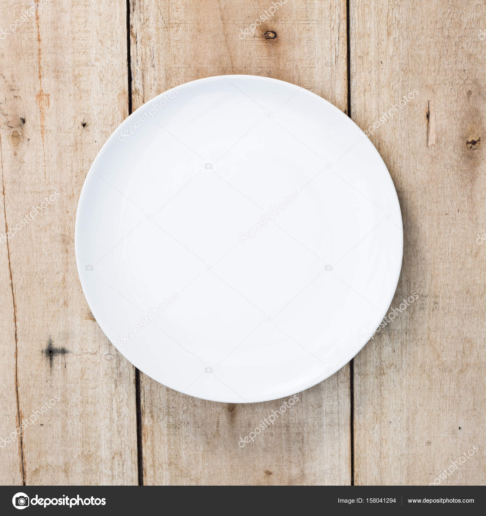 White Empty plate on old wooden background. Top view with copy s Stock ...