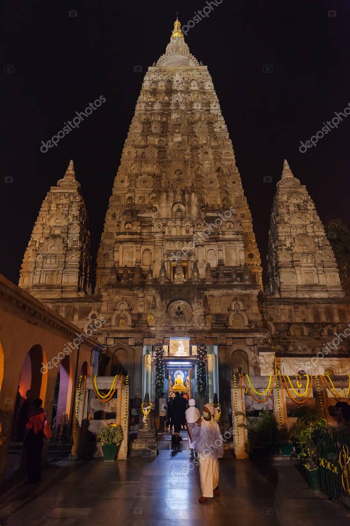 Entrada principal en el templo de Mahabodhi y trono de diamantes, 2023