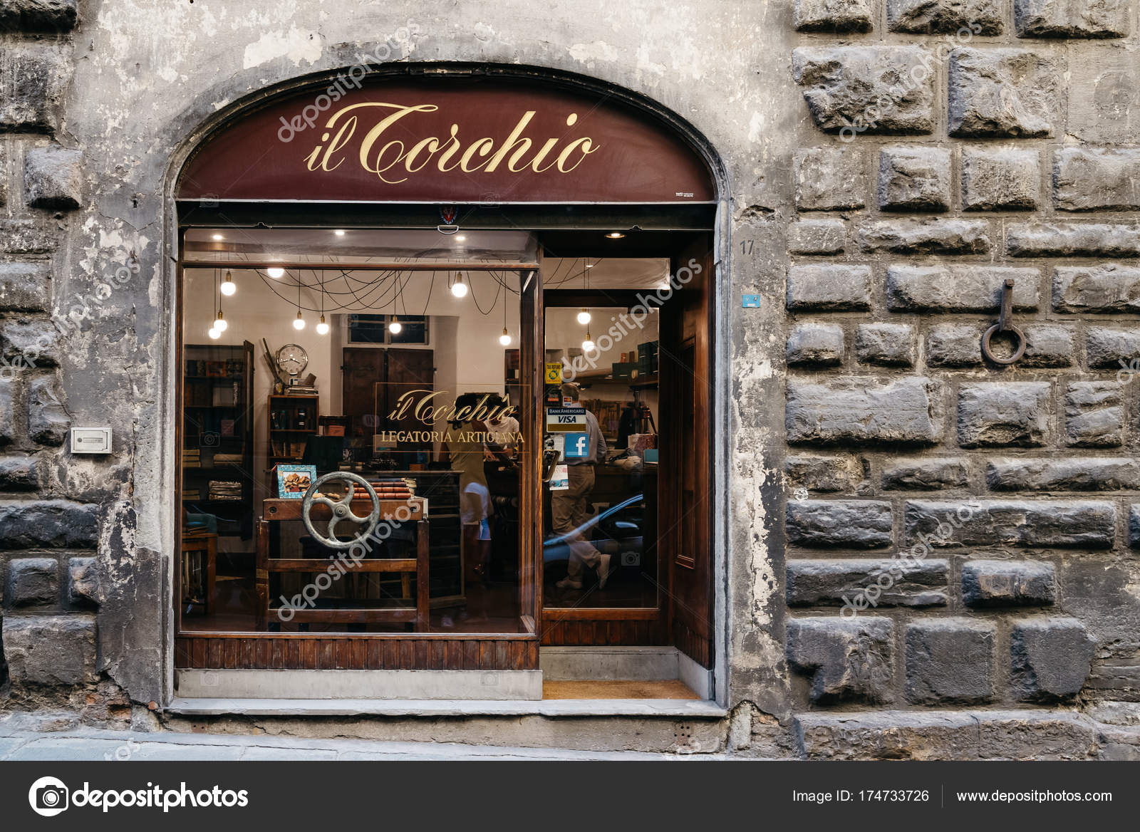 Old library storefront – Stock Editorial Photo © JJFarquitectos #174733726