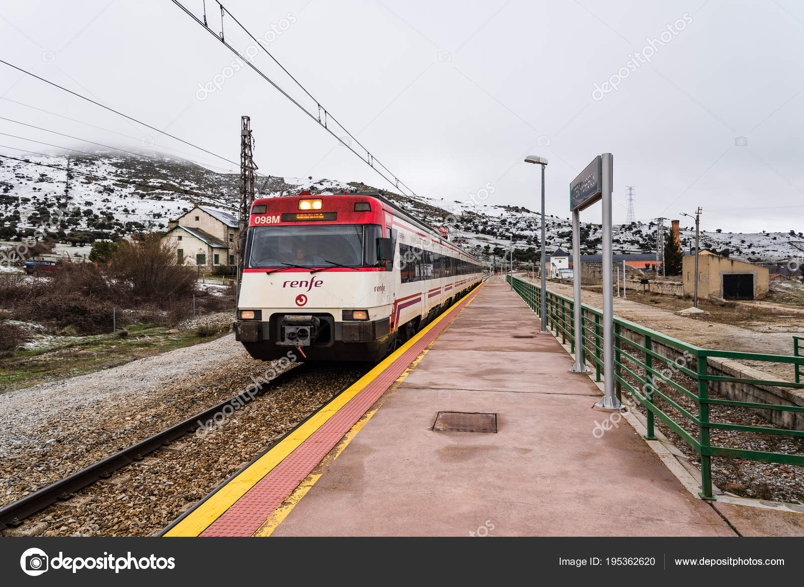 Train entering the station — Stock Editorial Photo © JJFarquitectos ...