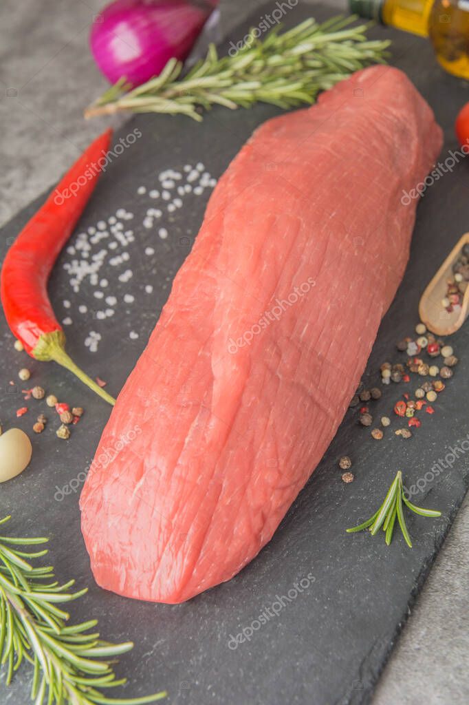 Langet - crudo, pedazo grande de carne en pizarra, el músculo de la ...