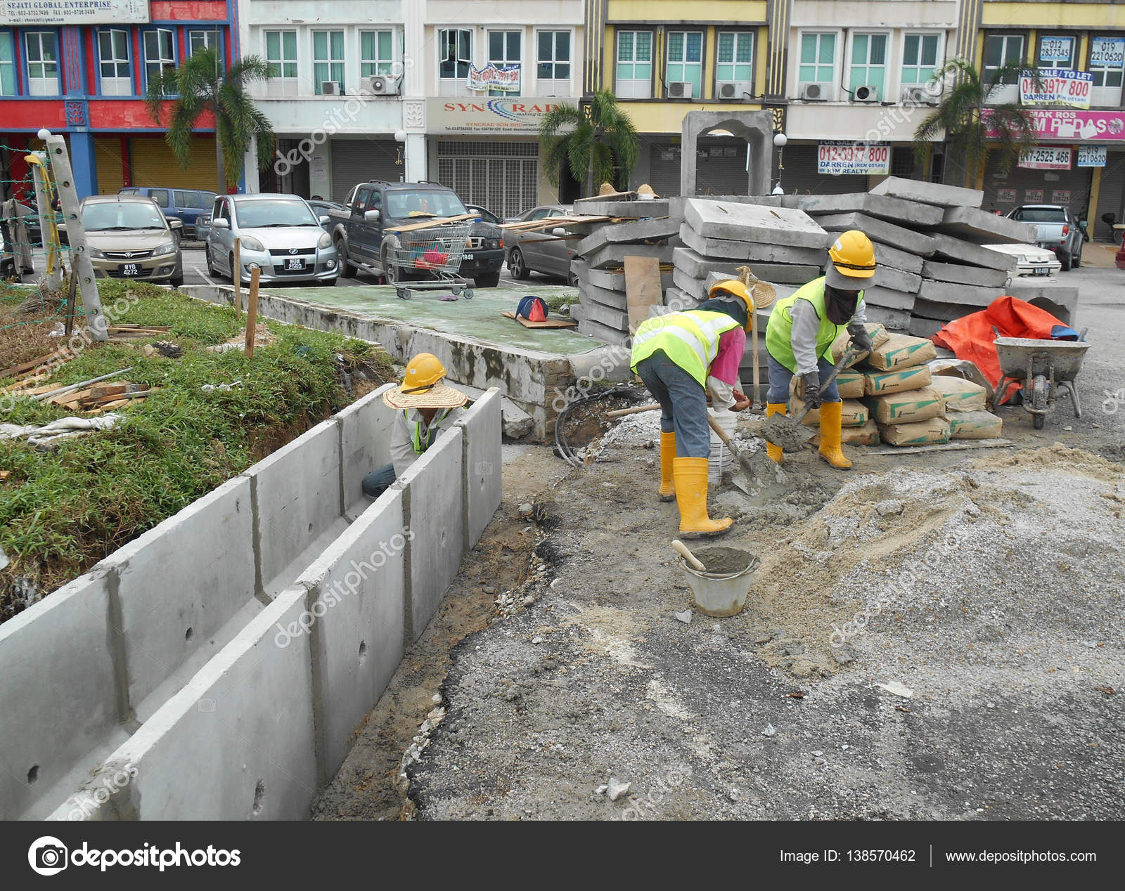 Construction workers installing precast concrete drain — Stock ...