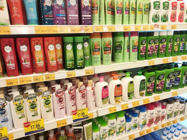 Shampoo supermercado fotos de stock, imágenes de Shampoo supermercado ...