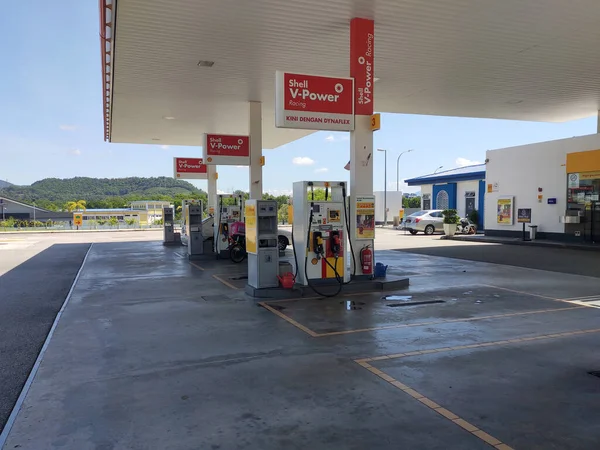 Roadside petrol station Stock Photos, Royalty Free Roadside petrol ...