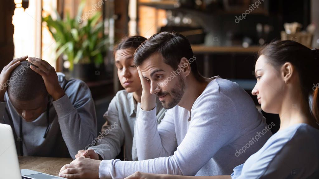 Los jóvenes decepcionados frustrados por la pérdida de equipo 2024