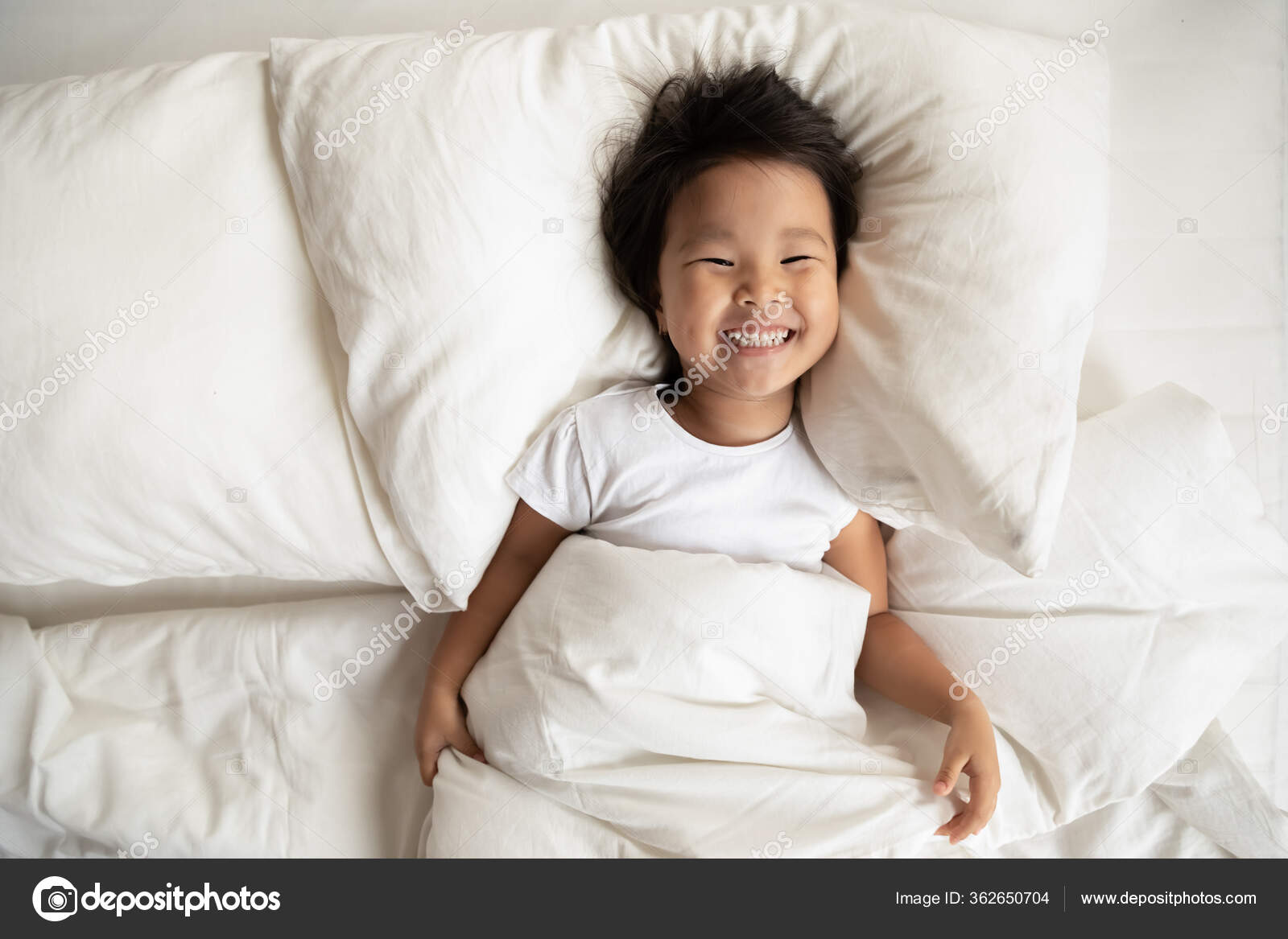 Top view in bed lies girl smile looking at camera — Stock Photo ...
