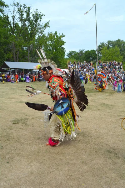 Mens traditional regalia | Fancy Feather Dancers Pow wow – Stock ...