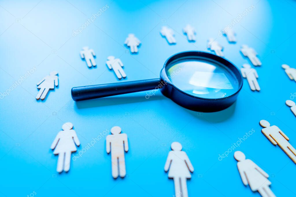 La multitud de figuras de madera de la gente. Concepto de equipo de ...