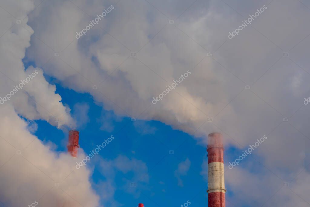 Humo del tallo, tuber a de calor combinado y central el ctrica ...