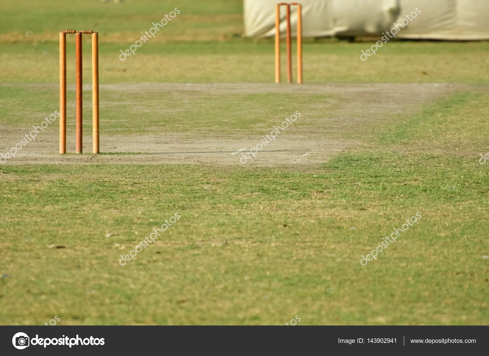 Empty cricket pitch Stock Photo by ©sbhaumik 143902941
