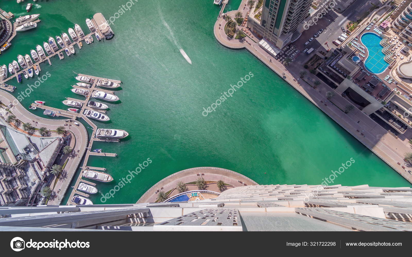 Dubai Marina harbor with modern yachts aerial timelapse — Stock ...