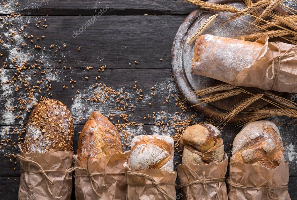 Panadería de pan fondo. Composición de los panes de trigo integral y ...