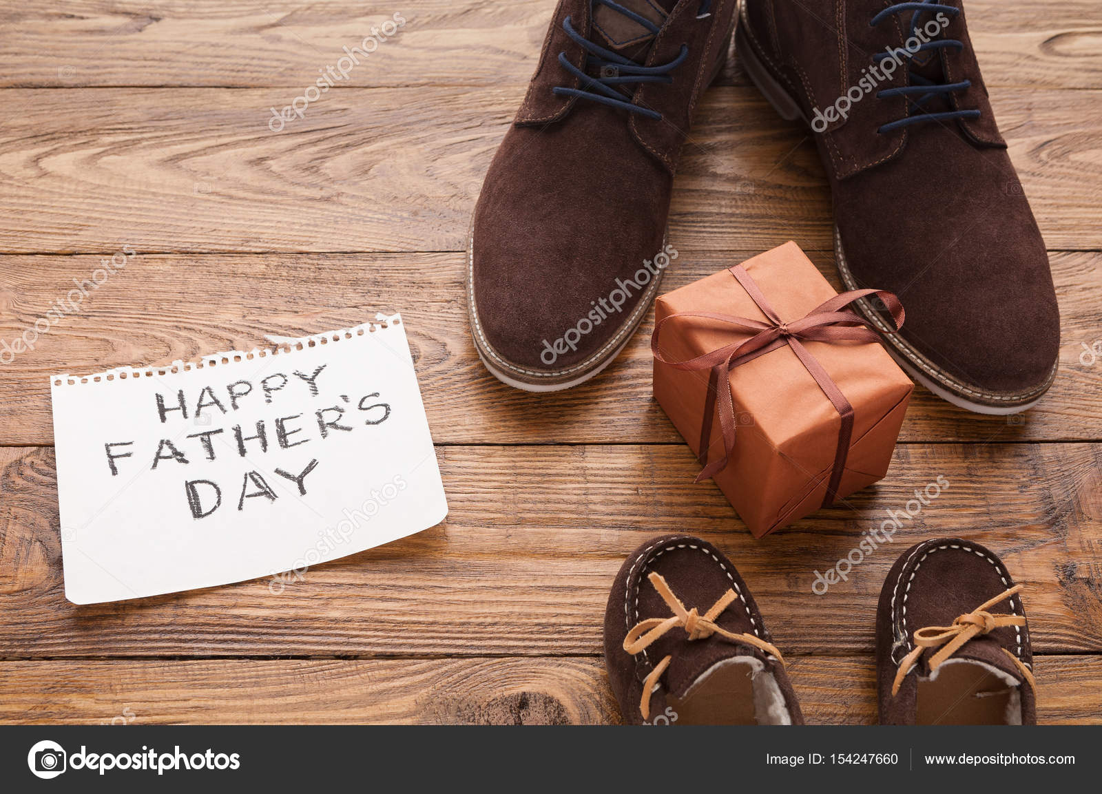 Happy Fathers Day card on rustic wood background — Stock Photo © Milkos ...