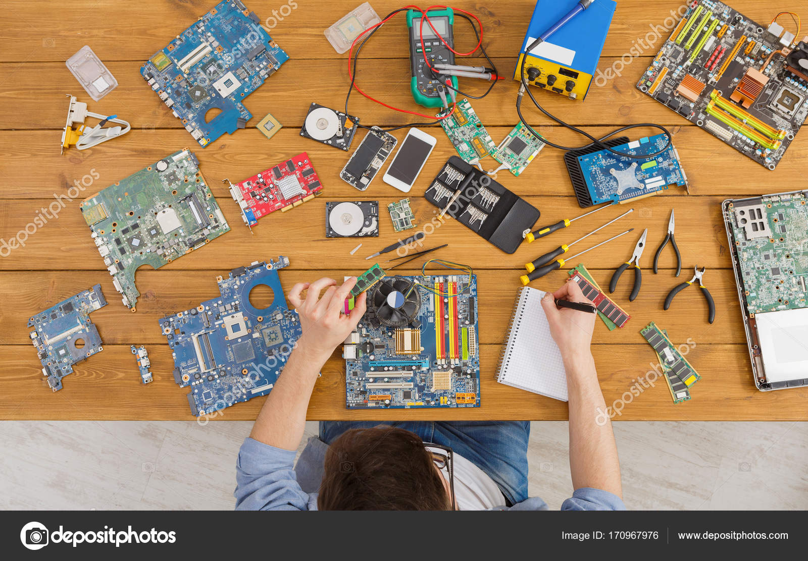 Electronic circuit board inspecting in repair shop — Stock Photo ...