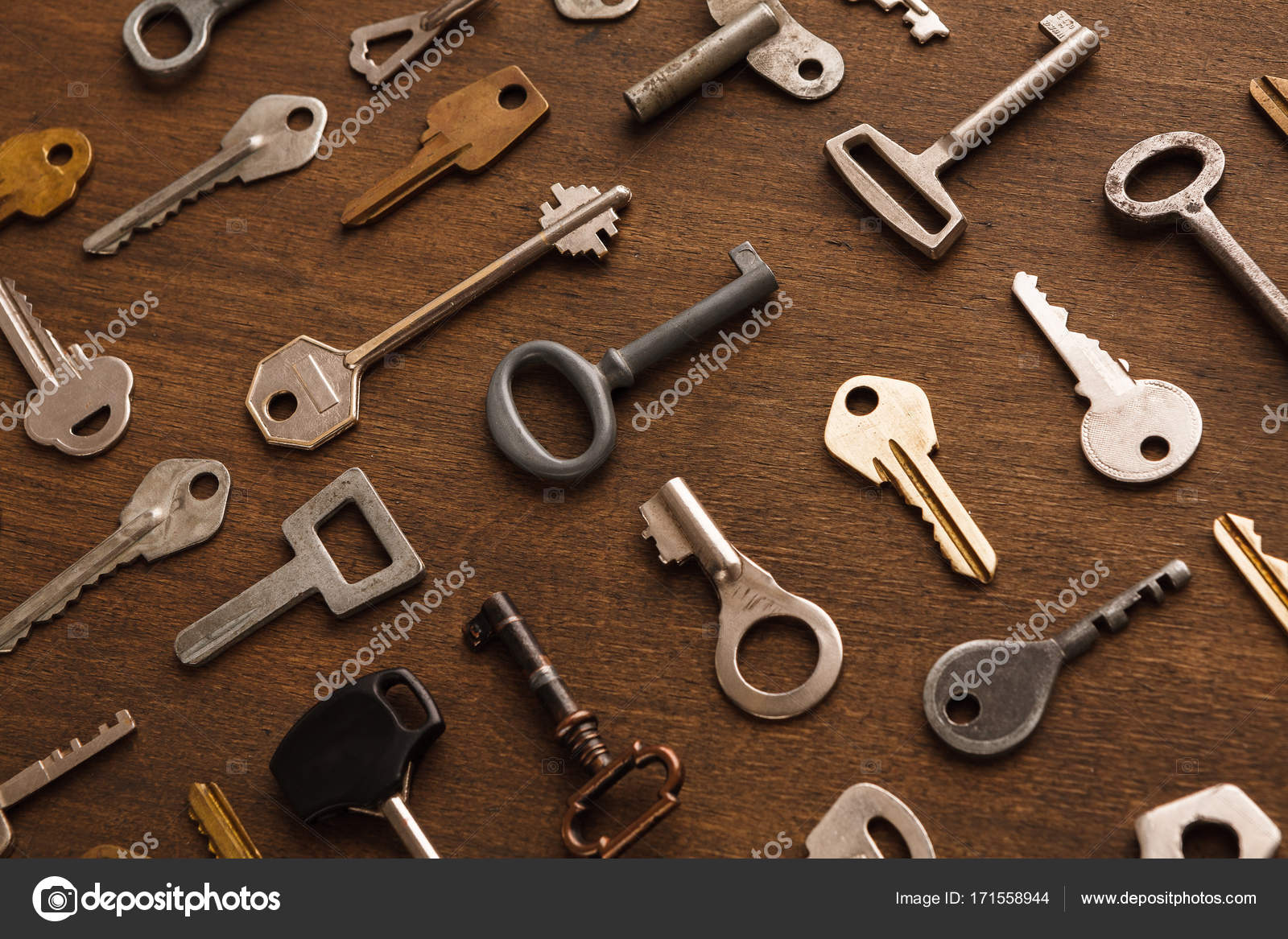 Many different keys on wood Stock Photo by ©Milkos 171558944