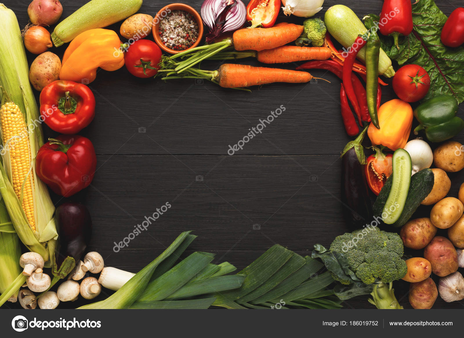 Colorful fresh organic vegetables frame — Stock Photo © Milkos #186019752