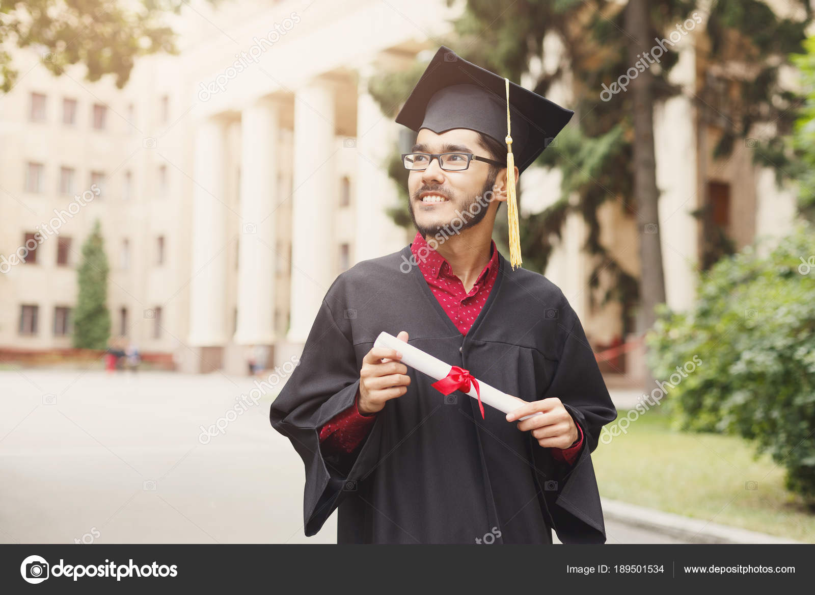 Happy young man on his graduation day. — Stock Photo © Milkos #189501534