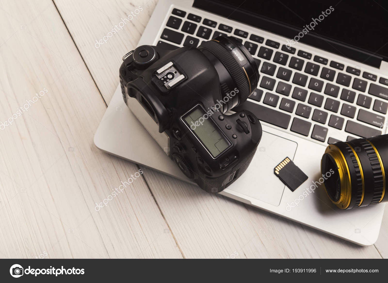 Photo camera, lens and memory card on computer — Stock Photo © Milkos ...
