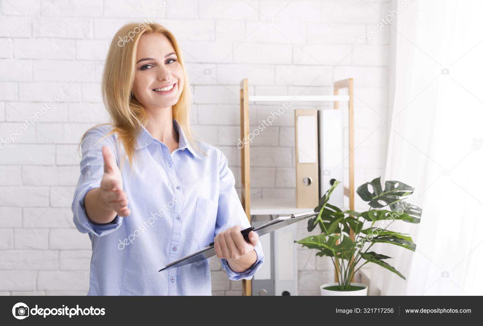 Friendly woman psychologist reaching hand for handshake — Stock Photo ...