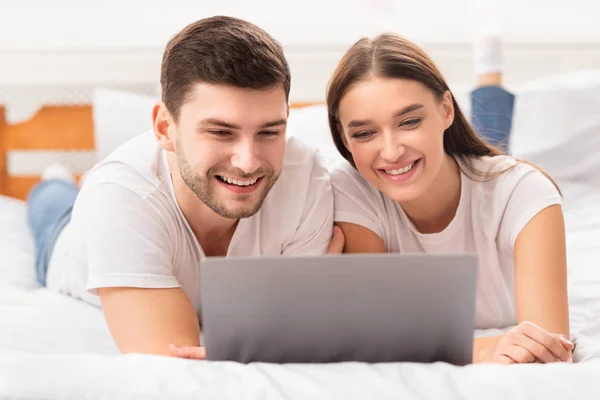 Couple watching pc Stock Photos, Royalty Free Couple watching pc Images ...