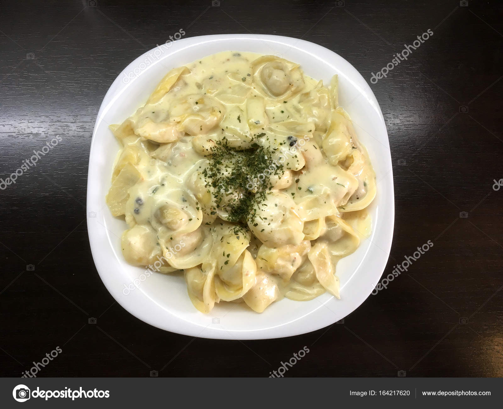 Macaroni cheese 4k video, pasta with black background — Stock Photo ...